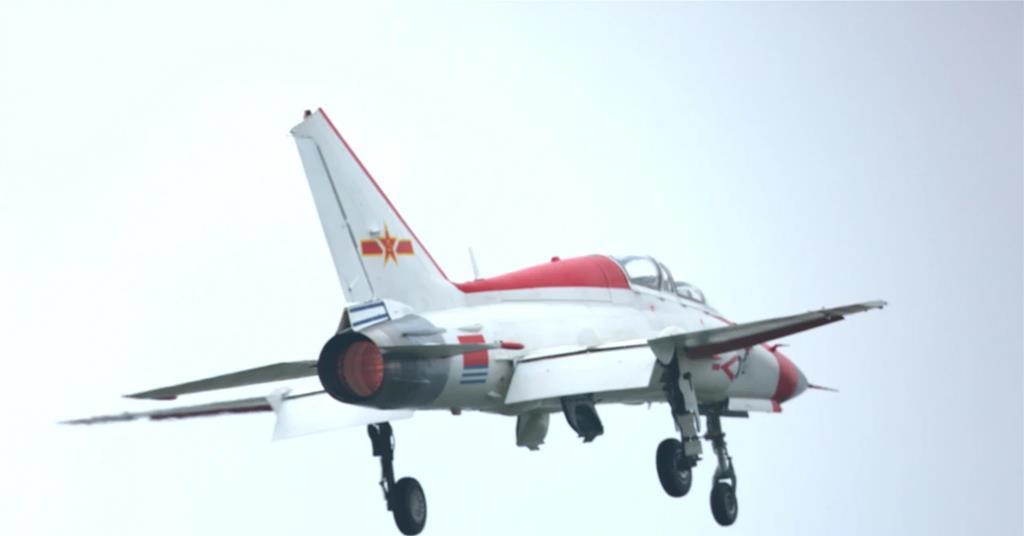 New naval JL-9 trainer takes flight in China | News | Flight Global