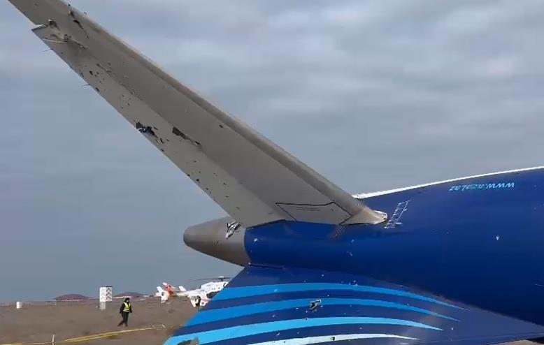 E190 crash probe yet to explain apparent flight-control problems and ...