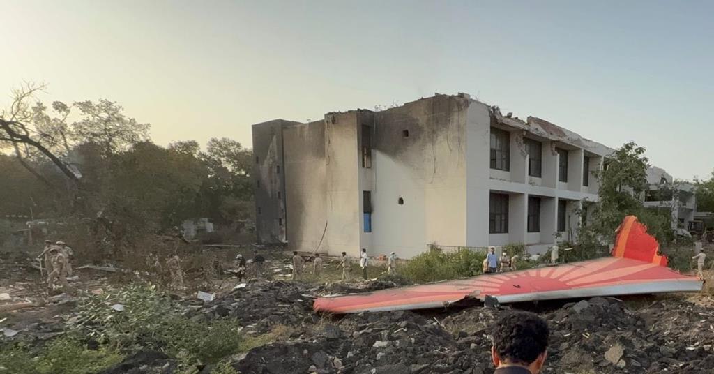 Analysis of crashed 787's flight-recorder information begins in Delhi ...