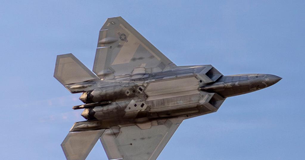 F-22 Raptor controls unmanned MQ-20 Avenger in US Air Force manned ...