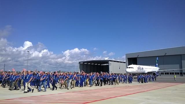 Airbus delivers first US-assembled A321 | News | Flight Global