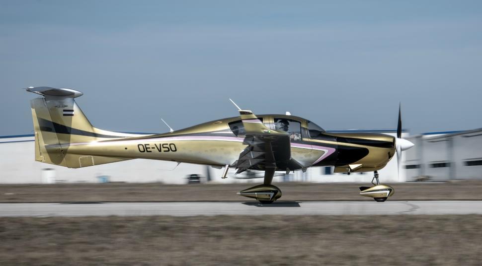 Diamond selects Continental CD-300 to power DA50 | News | Flight Global