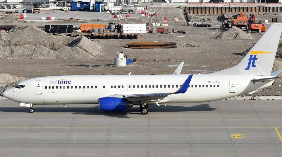 Go-around flap jam resulted in diverted 737's landing below minimum ...