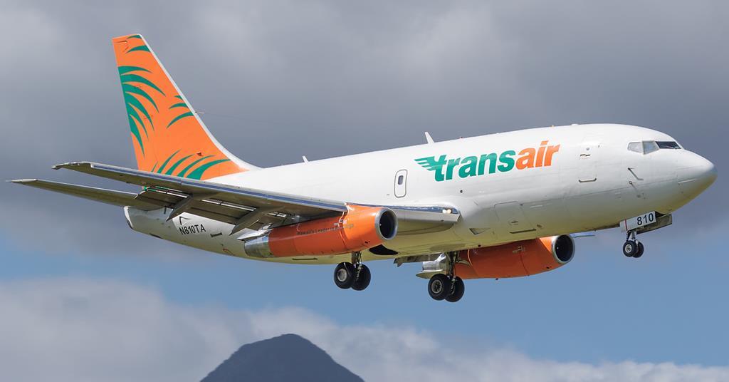 Transair 737 ditches off Hawaii after experiencing engine trouble ...