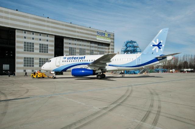 Superjet emerges in Interjet colours | News | Flight Global
