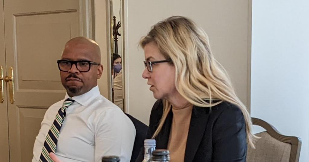 Boeing scraps plan for services revenue to hit $50 billion this decade ...