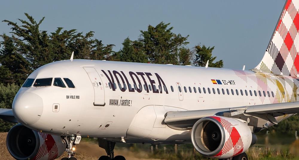 Person fatally injured by engine of taxiing Volotea A319 at Bergamo ...
