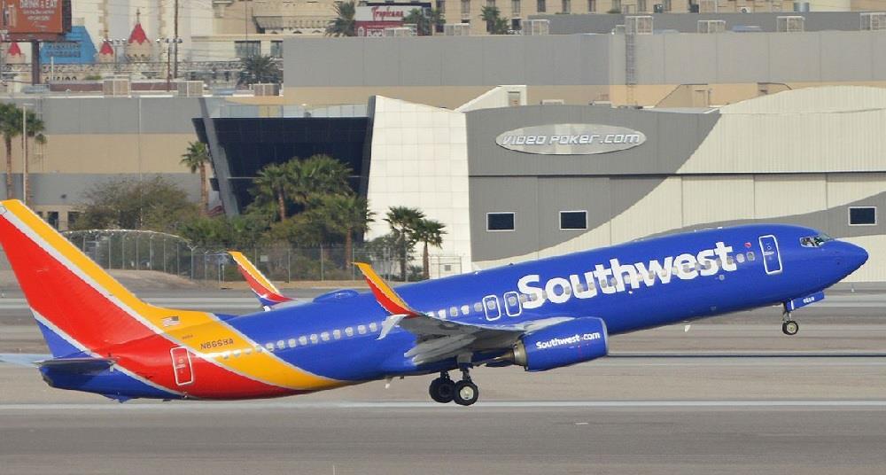 Southwest 737 turns back to Denver after apparent cowl-door loss on ...