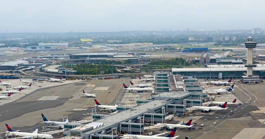 United spars with FAA as carriers face New York operational meltdowns ...