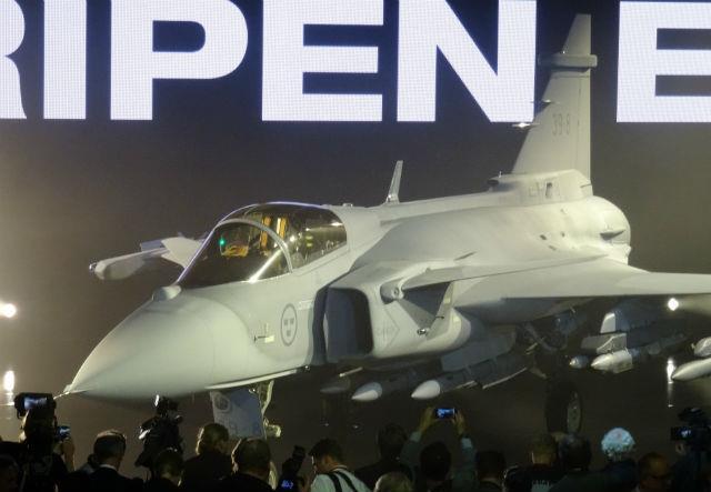 PICTURES: Saab rolls out first Gripen E fighter | News | Flight Global