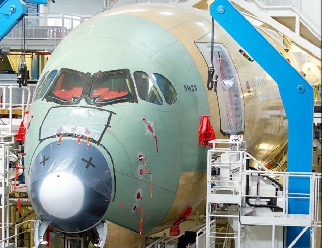 PICTURE: SIA's first A350-900 in final assembly | News | Flight Global