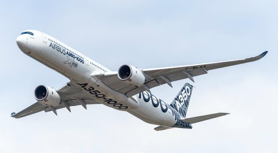 Airbus set to offer A350 with dimmable windows | News | Flight Global