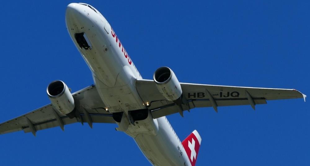 Inquiry probes A320 runway-intersection conflict with vehicle in fog ...