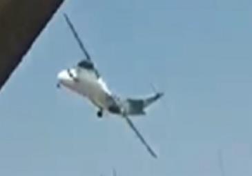 Both Yeti ATR propellers feathered just after pilot called for flap ...