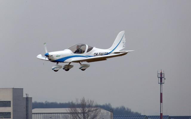 PICTURE: Evektor's electric SportStar EPOS makes its maiden flight ...