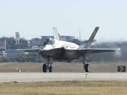 PICTURES: F-35 Lighting II Joint Strike Fighter first flight – short ...