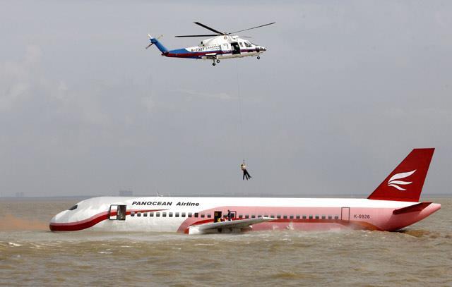PICTURES: Chinese ditching exercise uses full-scale mock-up jet | News ...