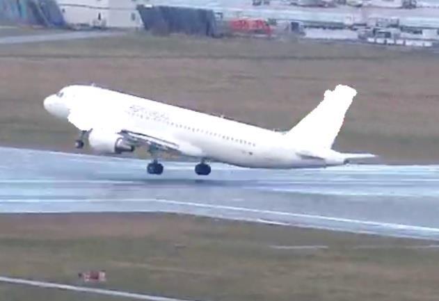 Go-around after reverser activation left A320 crew startled by ...