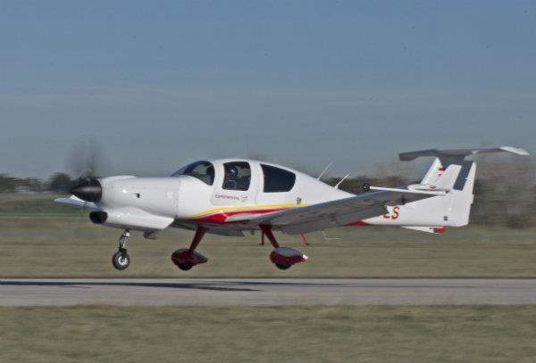 Diamond's turbine-powered DA50 takes to the skies | News | Flight Global