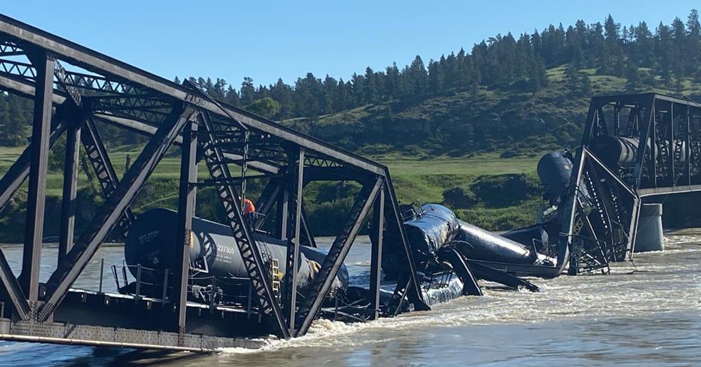 Boeing keeps 737 delivery goal despite collapse of bridge used to ...