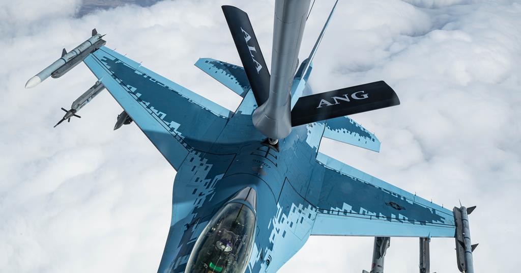 Climb inside Lockheed Martin’s latest F-16 flight simulator | In depth ...