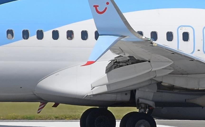 Separated main wheel overtook landing 737 after bearing failed | News ...