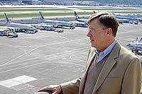Boeing Commercial Airplanes' top test pilot Ken Higgins retires after ...