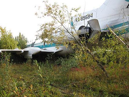 Alrosa Tu-154 overruns after emergency landing in Russia | News ...