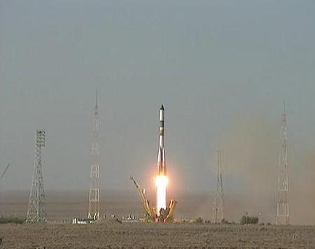 Three rockets launch six satellites | News | Flight Global