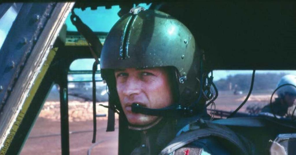 Cobra pilot awarded USA’s top decoration for improvised rescue in ...
