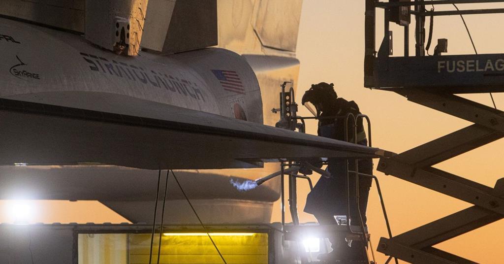 Fuelled TalonA carried aloft as first Stratolaunch hypersonic flight ...