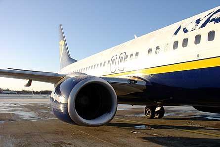 Pilots ponder new Ryanair 4:5 rostering deal | News | Flight Global