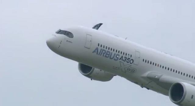 PARIS: A350 makes low pass over Le Bourget | News | Flight Global