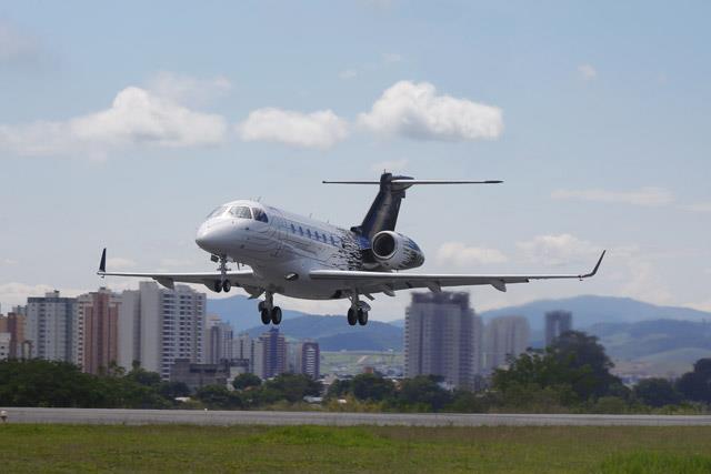 PICTURES & VIDEO: Embraer achieves Legacy 500 first flight, delays ...