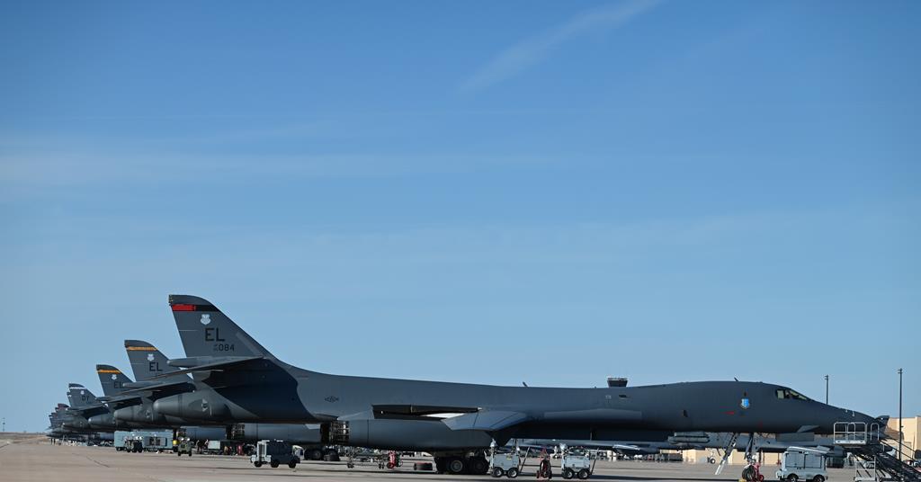Pentagon releases photos of intercontinental B-1B combat mission | News ...