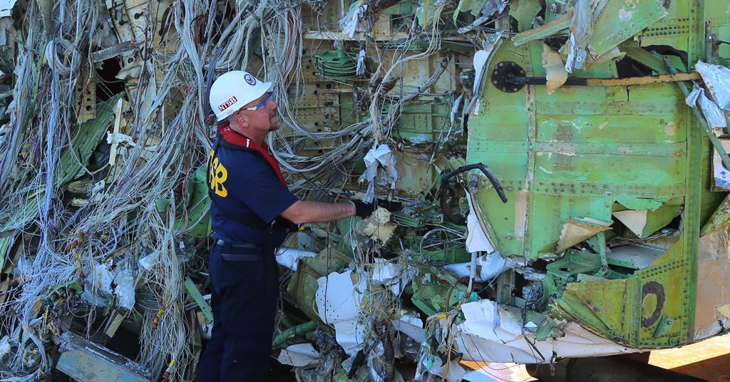 NTSB recovers wreckage of Transair Boeing 737F that crashed off Hawaii ...