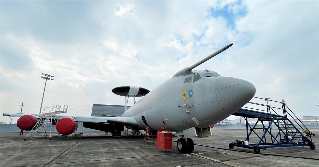US Navy buys UK AWACS for use as E-6B trainer | News | Flight Global