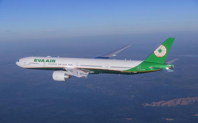 PICTURE: EVA Air shows off new livery on 777 | News | Flight Global