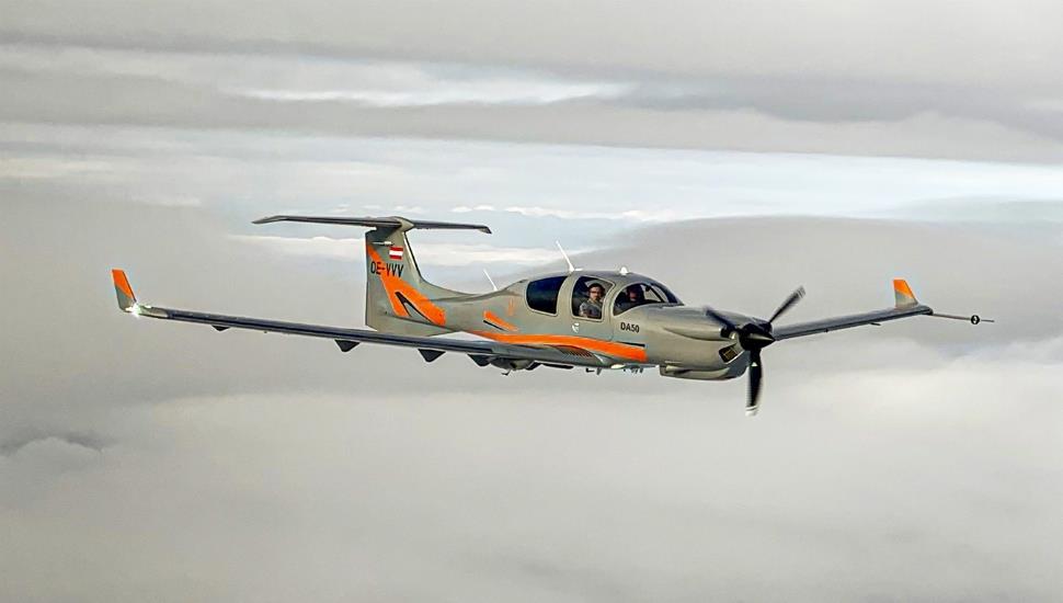 Diamond DA50 takes flight with retractable gear | News | Flight Global