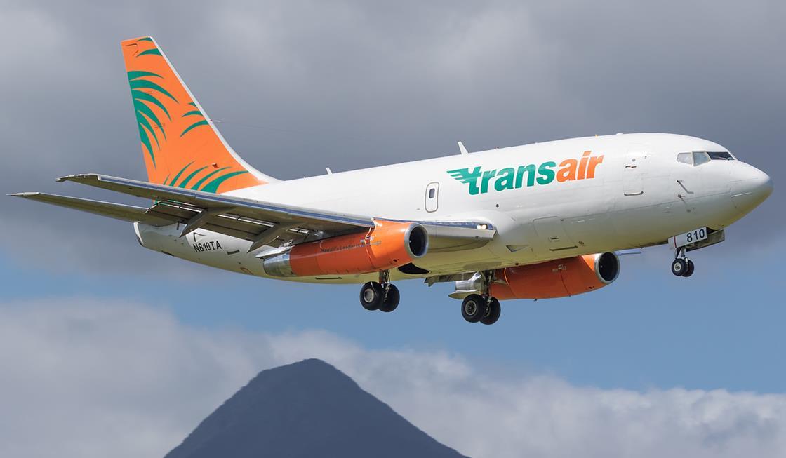 Transair 737 ditches off Hawaii after experiencing engine trouble ...
