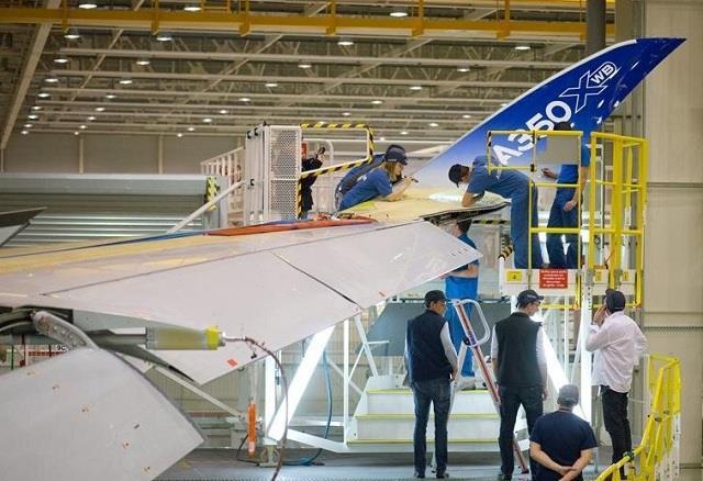 PICTURE: Winglets fitted to first flying A350 | News | Flight Global
