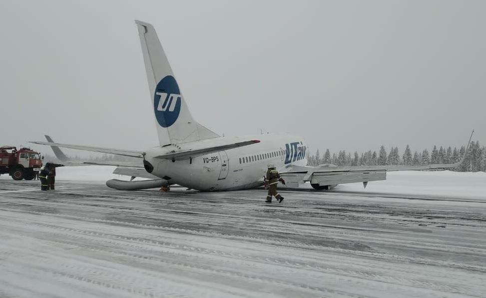 Utair 737 hit 1.1m snow bank short of runway: inquiry | News | Flight ...