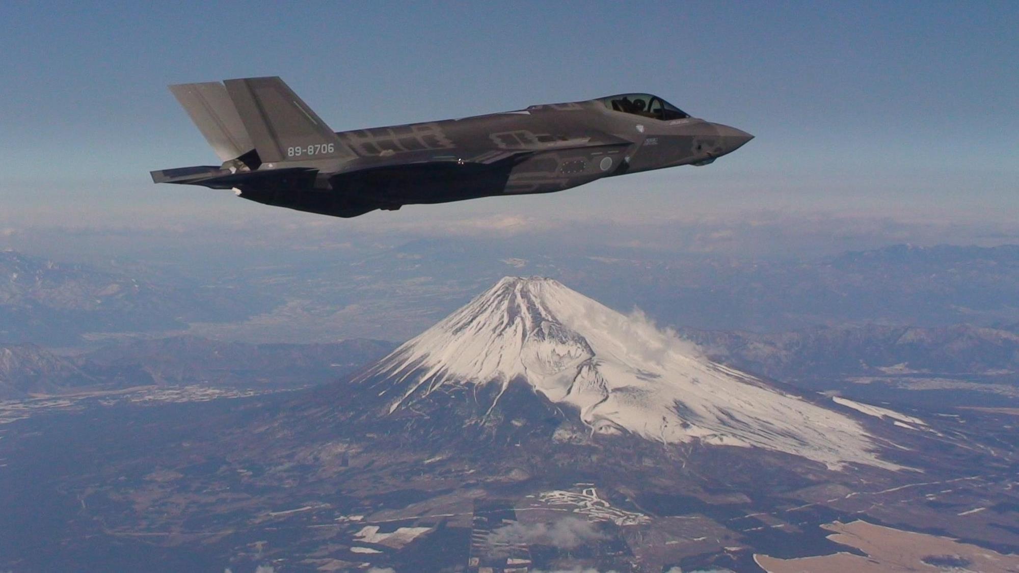 Japan cleared to buy 105 Lockheed Martin F-35 stealth fighters for ...