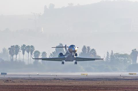 Gulfstream G300 first flight completed - new super-midsize business jet ...
