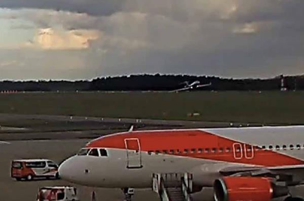 Special training proposed to reduce Global Express runway wing-strike ...