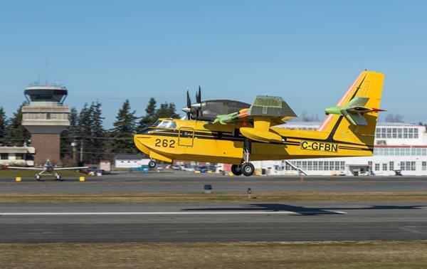 De Havilland completes first flight of CL-415 with new Collins avionics ...