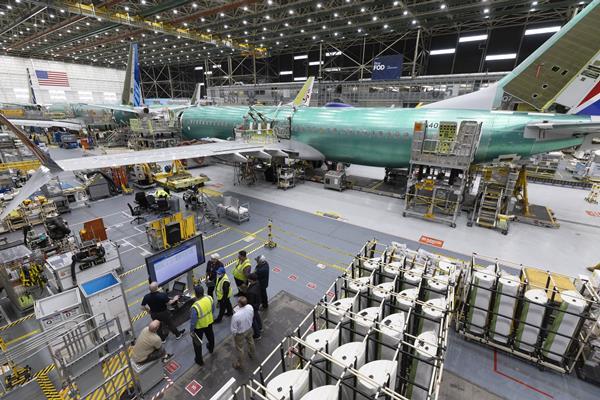 Boeing Commercial Airplanes shuffles executives in bid to shore up ...