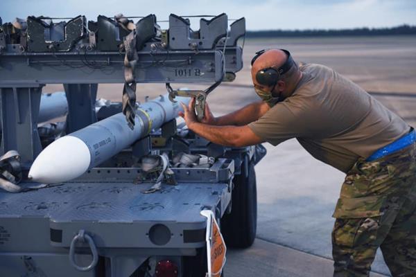 Raytheon F3R upgrade delivers longest F-22 AMRAAM shot in 2024 tests ...