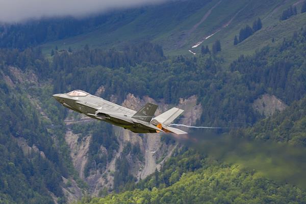 Overtaxed F-35 engines rack up $38 billion in extra maintenance costs ...