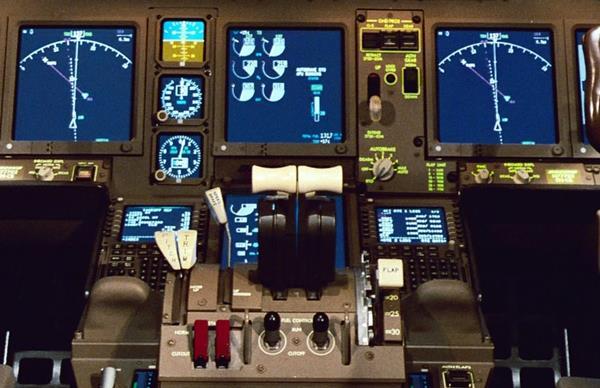 Short-circuit could lead 777 thrust levers to advance during taxiing ...